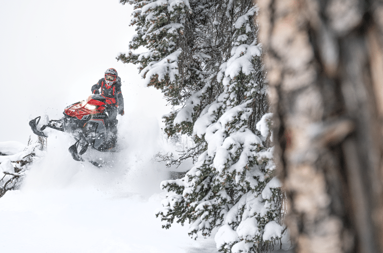 POLARIS ANNOUNCES 2025 SNOWMOBILE LINEUP - 4Ridersmag