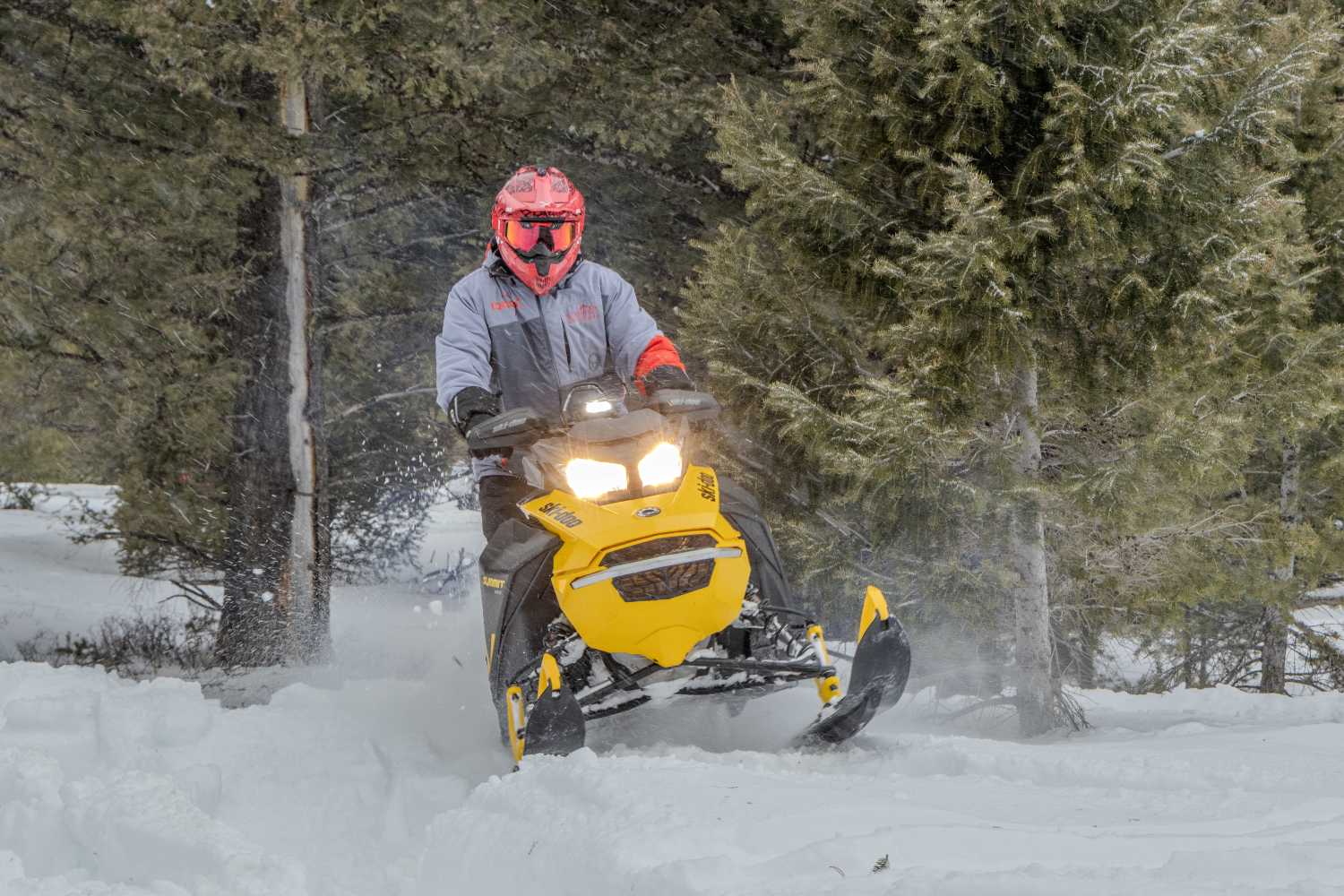 Test: Ski-Doo Summit Neo+ 2025 - 4Ridersmag