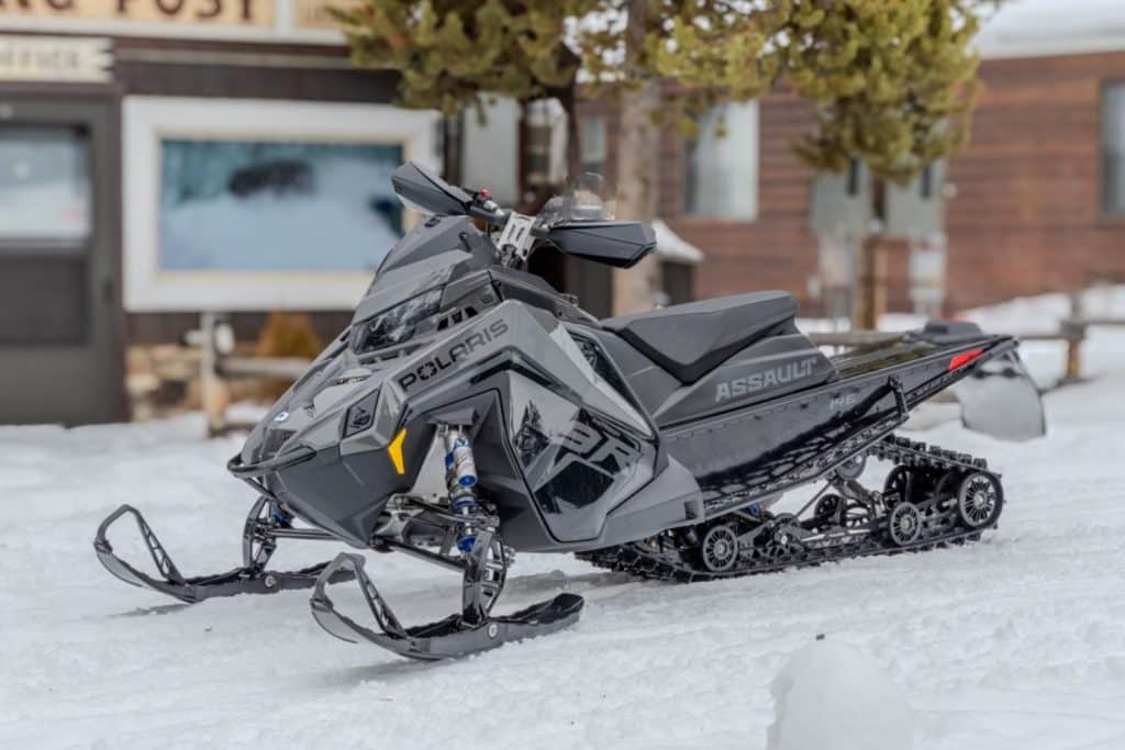 Polaris Switchback Assault 9R 2025 : review and test ride - 4Ridersmag