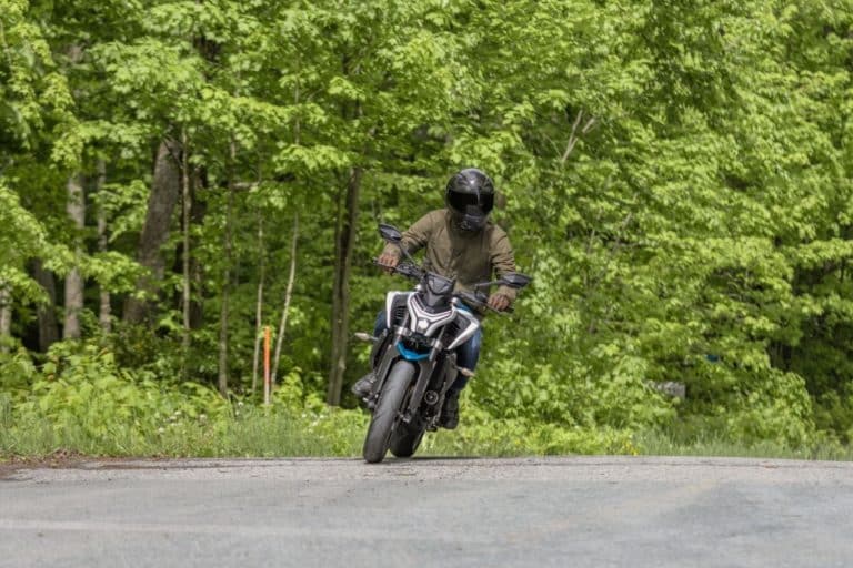 CFMOTO 450NK 2024 : Review and test ride - 4Ridersmag