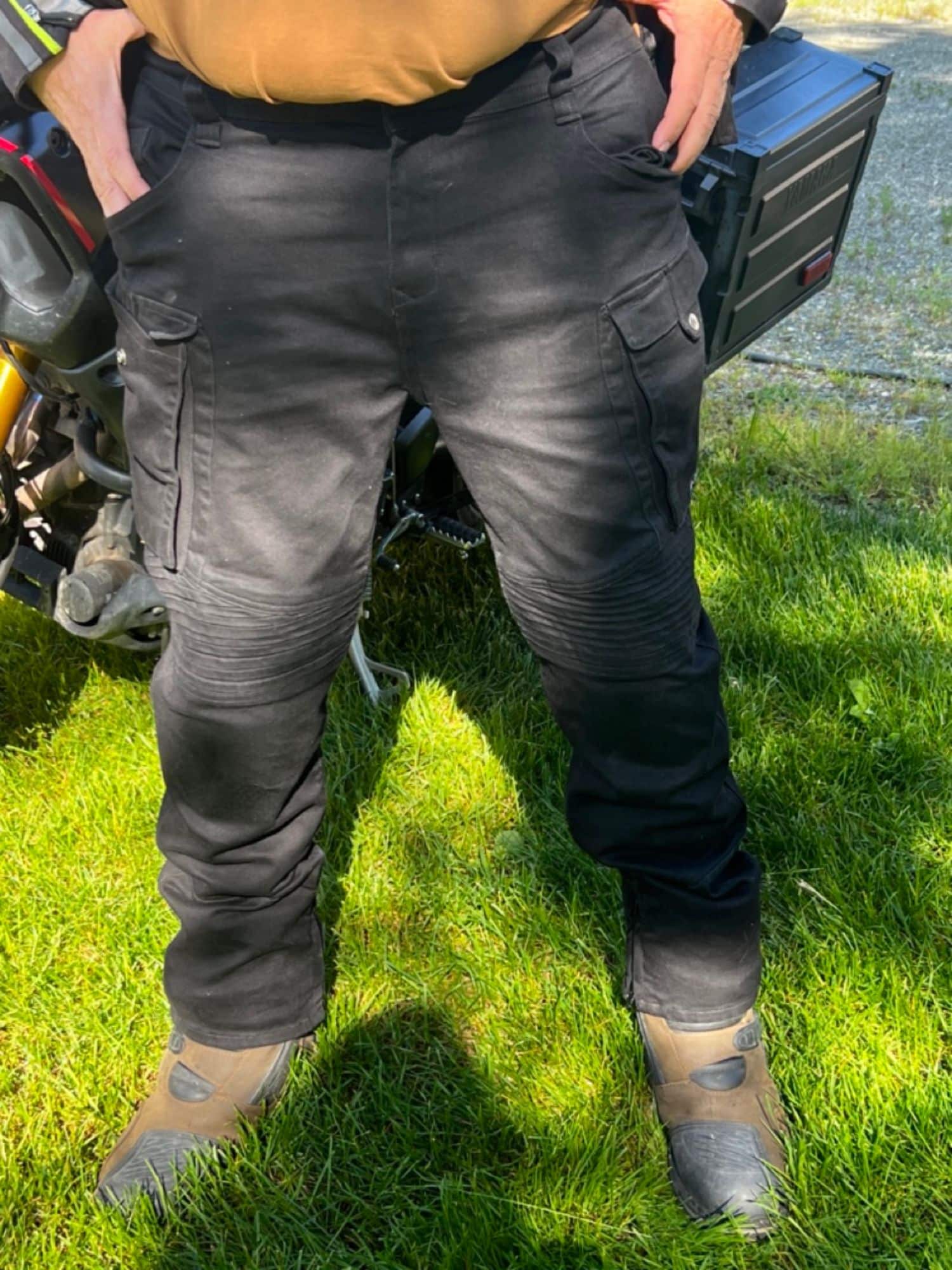 Test of Bull-it Jackal motorcycle jeans distributed by Kimpex - 4Ridersmag