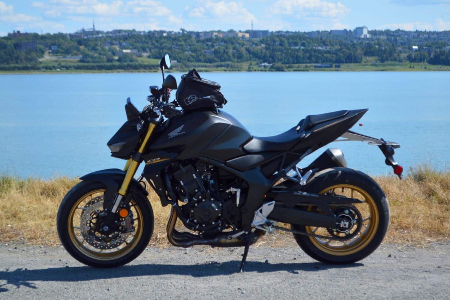 Test drive of the 2025 Honda CB1000 SP: a beast that can dance ballet ...