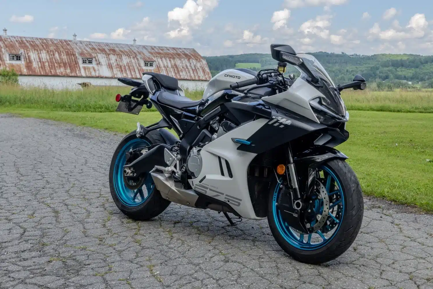 2025 CFMOTO 675SS: testing a pure sports bike - 4Ridersmag