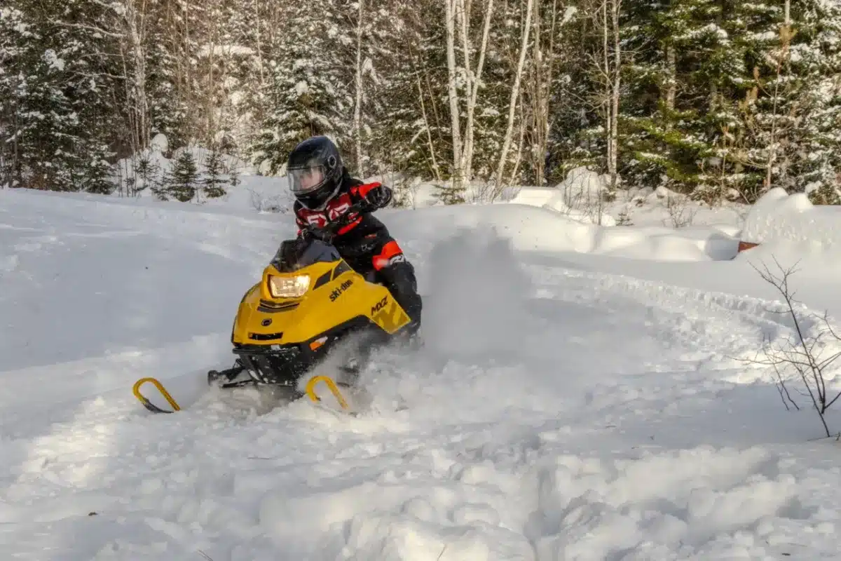 Test of the 2025 Ski-Doo MXZ 200: small but mighty! - 4Ridersmag