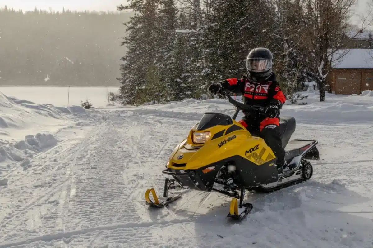 Test of the 2025 Ski-Doo MXZ 200: small but mighty! - 4Ridersmag